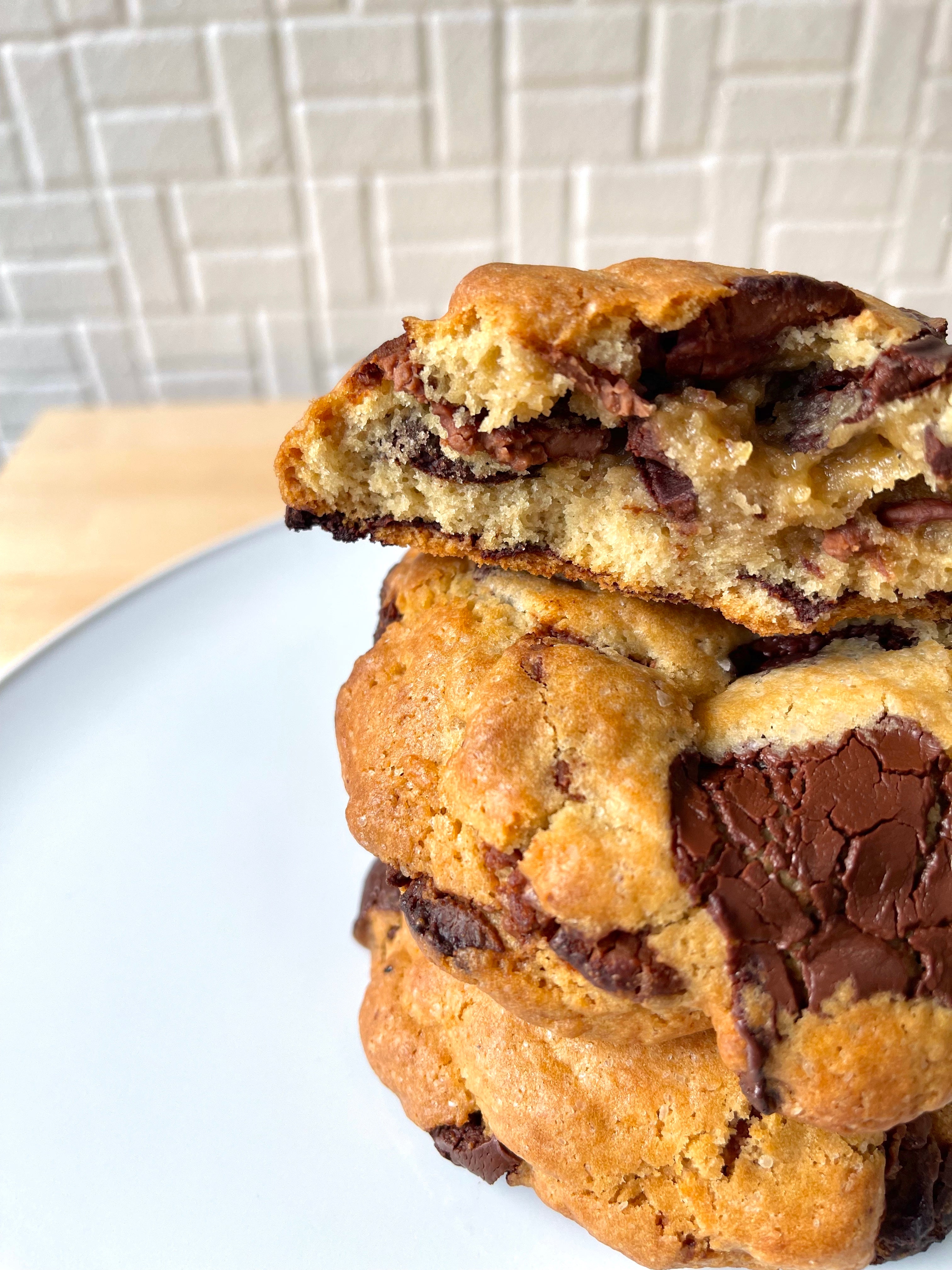 Chewy chocolate chip cookie – Spoons Desserts